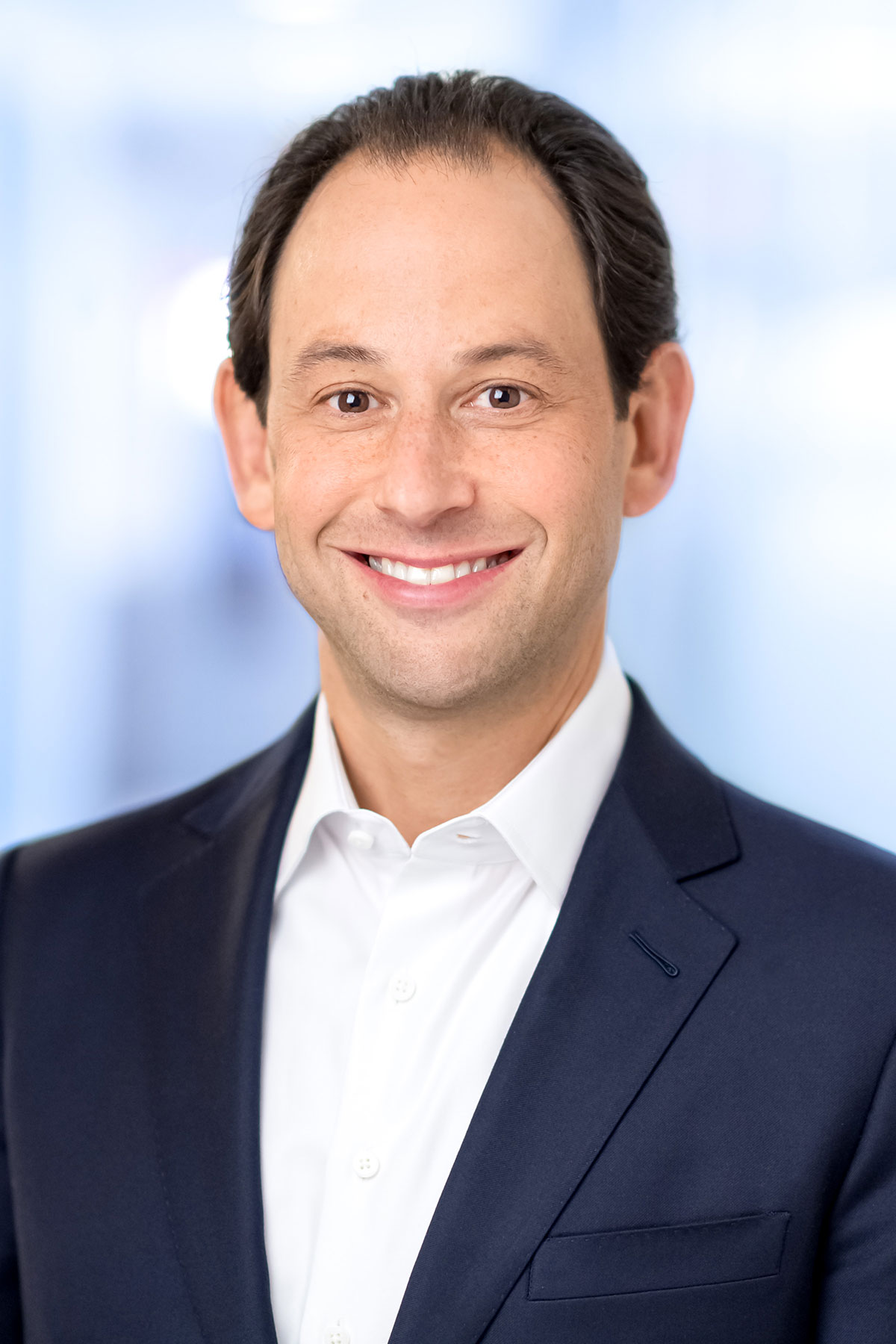 Dan Zamlong | Team | Warburg Pincus