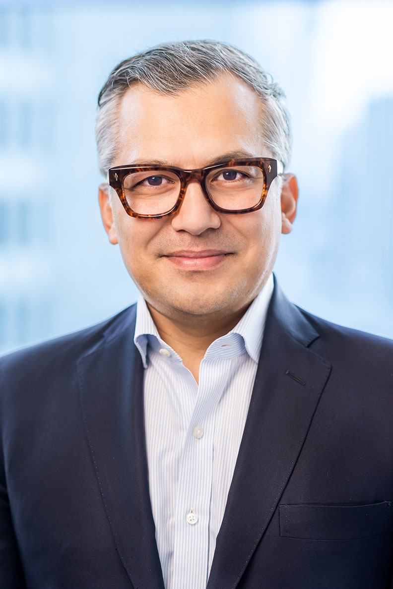 Adan Retana | Team | Warburg Pincus